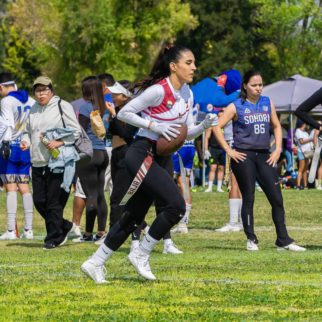 Silvia Contreras | Football Teammate | Invictus Gloves